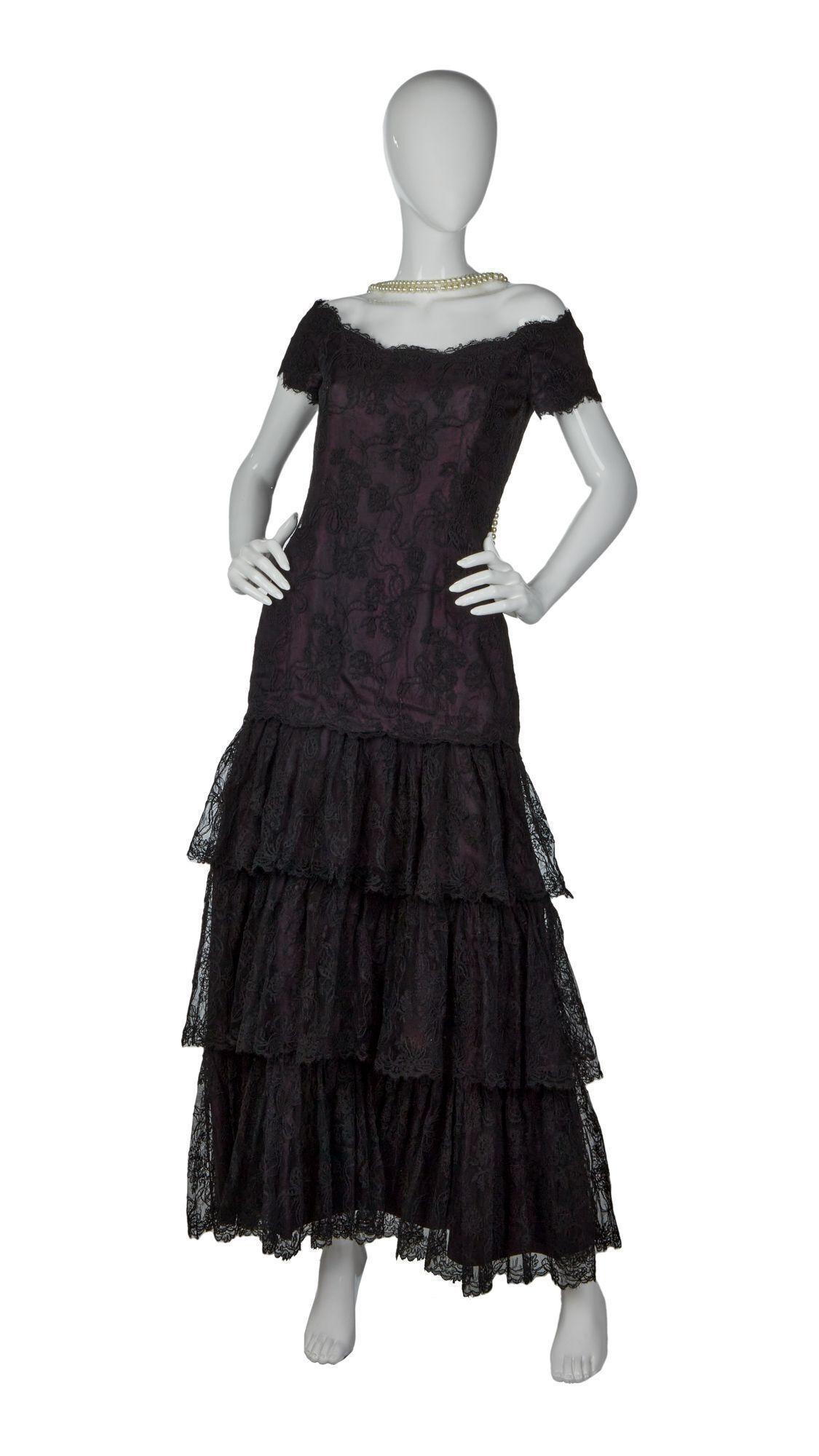 Queen Elizabeth II at 100: The Royal Collectibles Market Has Never Been ...