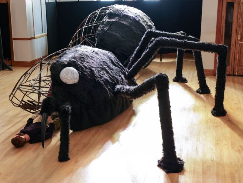 The Giant Spider Invasion | Original Life-Size "Man-Eating Giant Spider ...